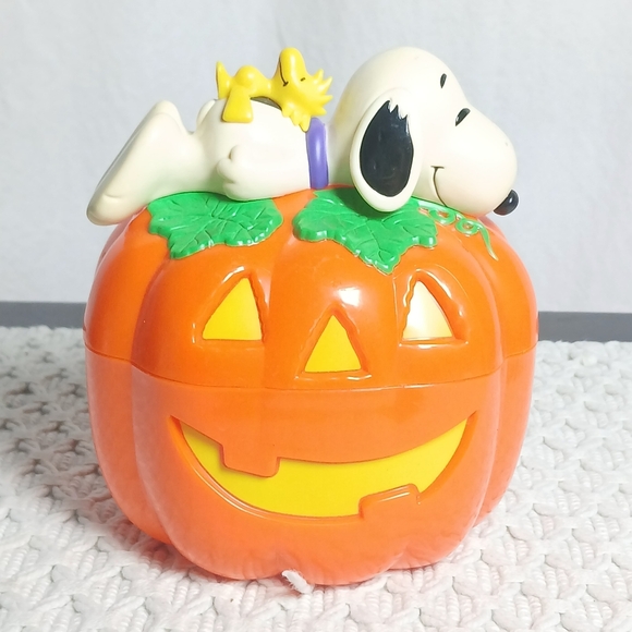 Peanuts | Holiday | Vintage Snoopy Woodstock Whitmans Candies Halloween ...